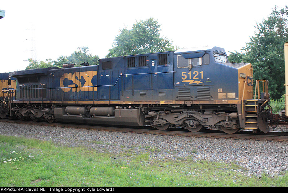 CSX AC4400CW #5121 on Q418-31